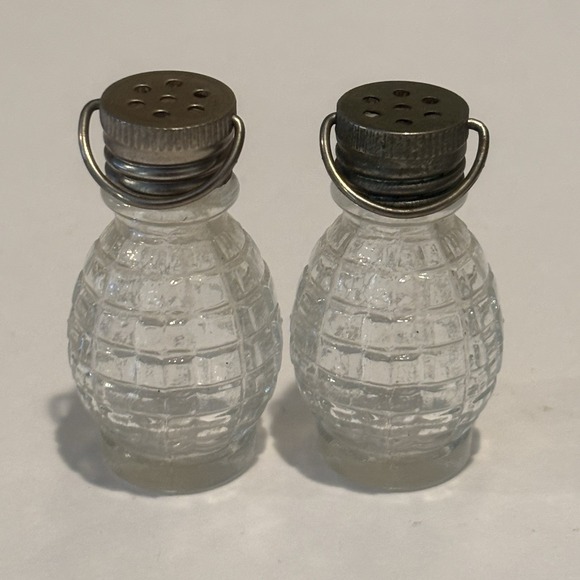 The Unbranded Brand | Kitchen | Vintage Salt Pepper Shaker Set Small ...